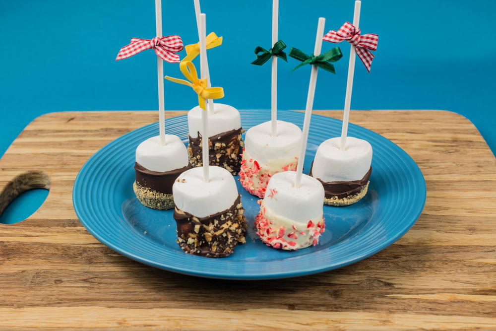 How to Make Chocolate Covered Marshmallows | RecipeLion.com