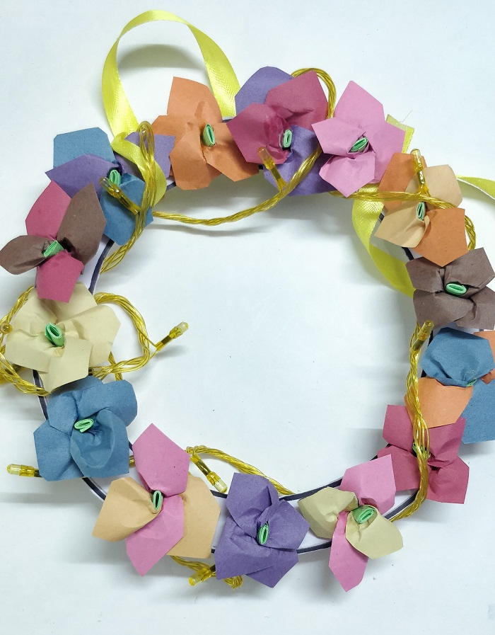 Paper Folding Flowers AllFreePaperCrafts paper-folding-flowers-allfreepapercrafts