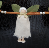 How to Make a Dried Orange Garland | FaveCrafts.com