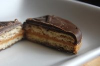 Layered Ritz Dessert Bites | RecipeLion.com