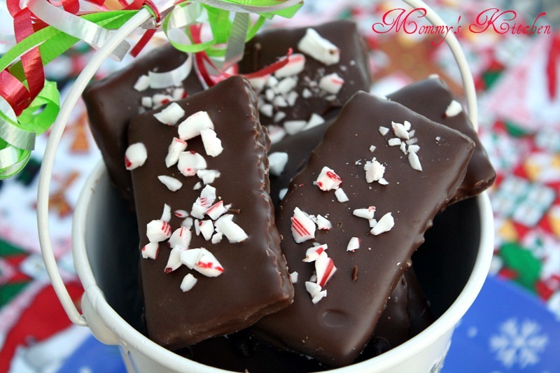 Graham Cracker Peppermint Bark | FaveSouthernRecipes.com