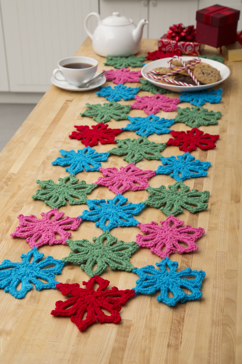 31 Crochet Christmas Stockings (FREE Patterns) | FaveCrafts.com