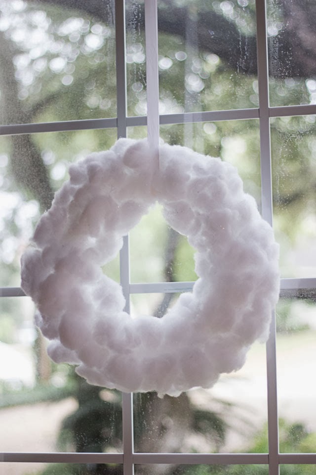 Fantastically Fluffy Snow Wreath | AllFreeHolidayCrafts.com
