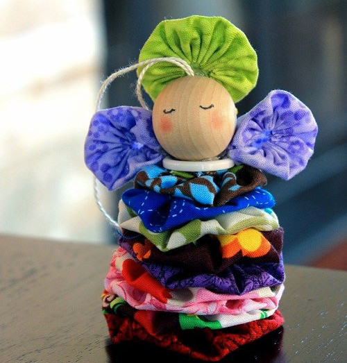 Shuttlecock Angels | AllFreeChristmasCrafts.com