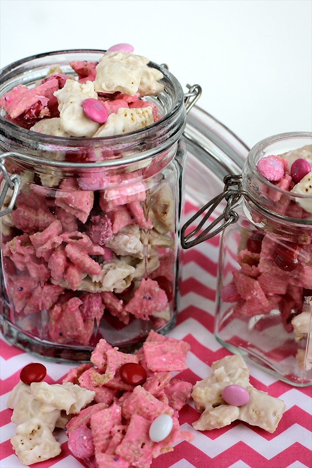 White Chocolate Strawberry Snack Mix | RecipeLion.com