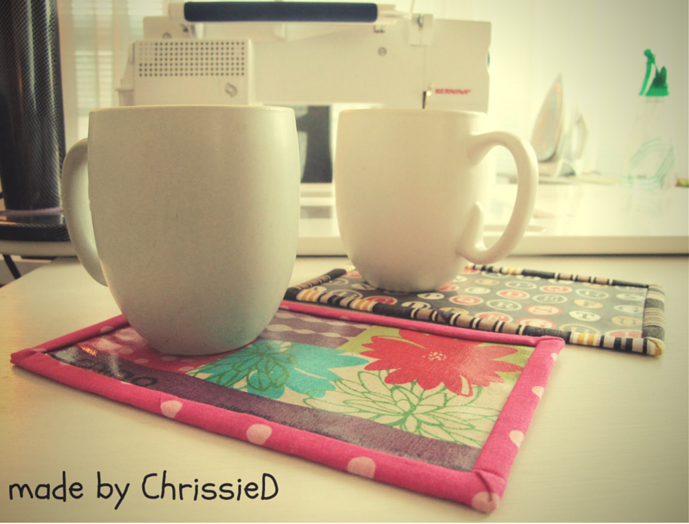 Bold Border Mug Rugs | FaveQuilts.com