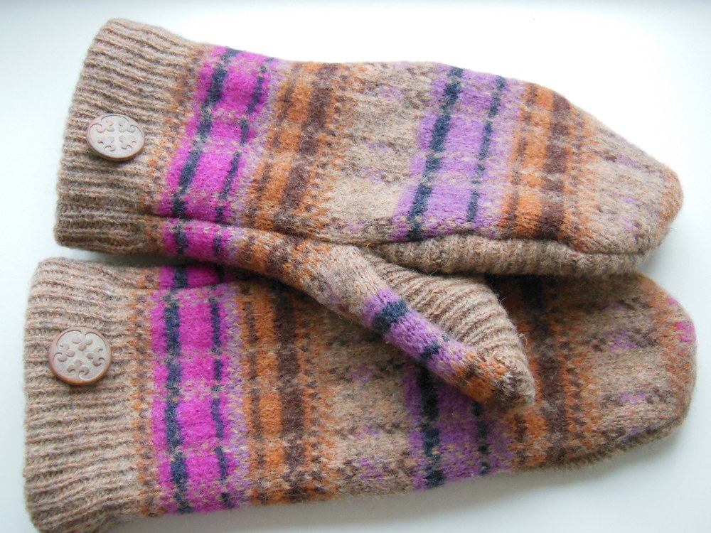 Bernie's Recycled Sweater Mitten Tutorial | AllFreeSewing.com