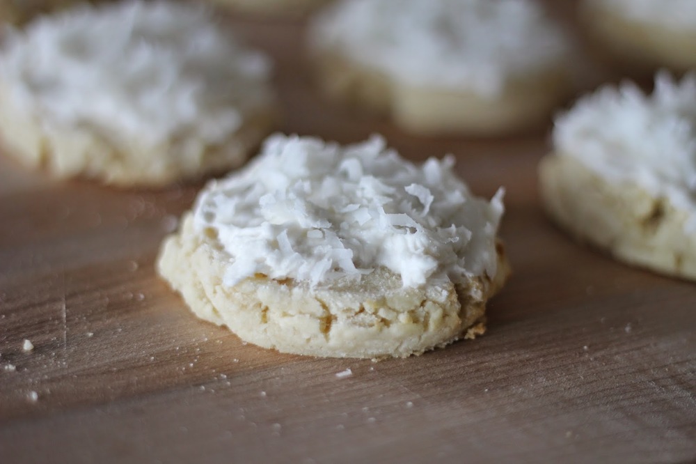 Coconut Cream Sugar Cookies | FaveSouthernRecipes.com