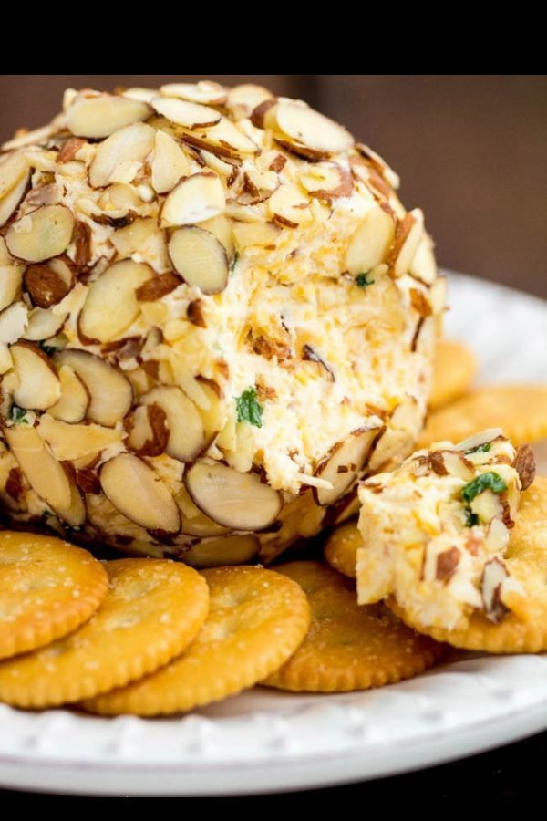 Smokey Bacon Cheedar Cheese Ball | RecipeLion.com