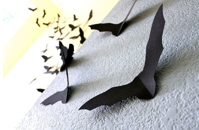 Paper Halloween Bats | AllFreeHolidayCrafts.com