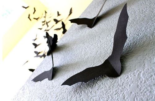 Paper Halloween Bats | AllFreeHolidayCrafts.com