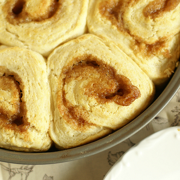 Quick Cinnamon Rolls | FaveSouthernRecipes.com