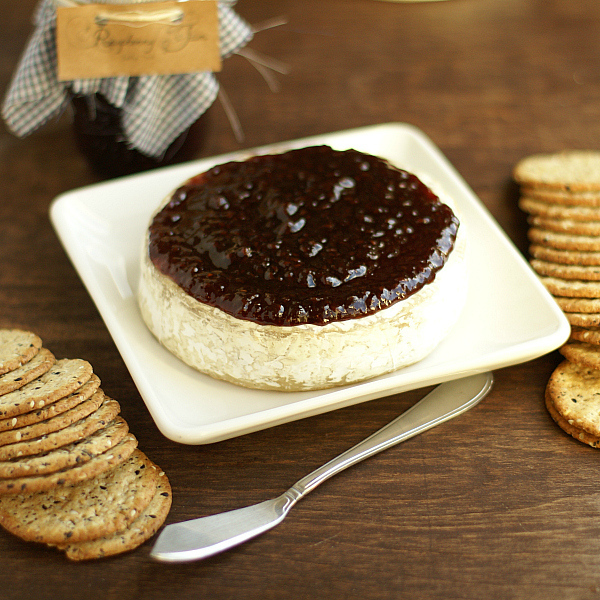Raspberry Brie Wheel | FaveSouthernRecipes.com