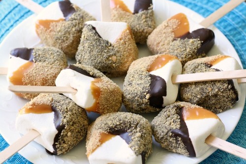 Caramel S'mores Pops | RecipeLion.com