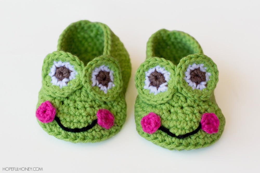 Froggy Crochet Baby Booties | AllFreeHolidayCrafts.com