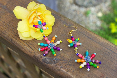 Firecracker Daisy DIY Earrings | AllFreeJewelryMaking.com