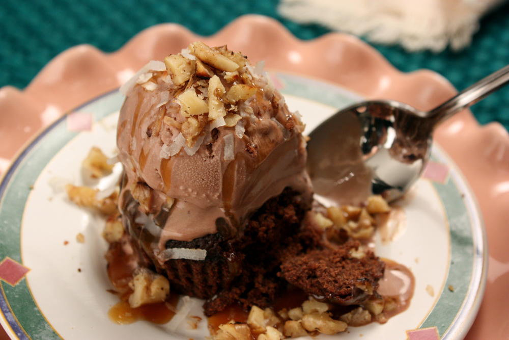 Cupid's Ice Cream Cupcakes | MrFood.com