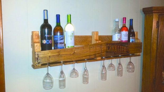 DIY Pallet Wine Rack | DIYIdeaCenter.com