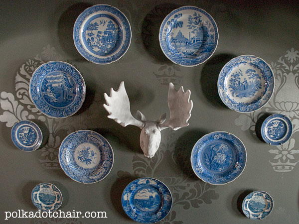 Plate Display DIY Wall Decor | DIYIdeaCenter.com