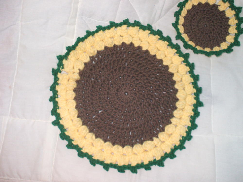 Sunflower Crochet Table Mat | AllFreeCrochet.com