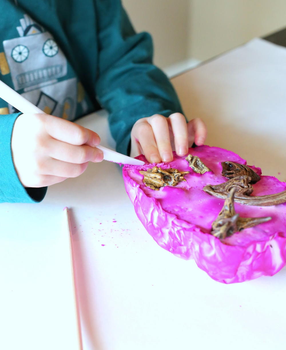 DIY Dino Dig Game | DIYIdeaCenter.com