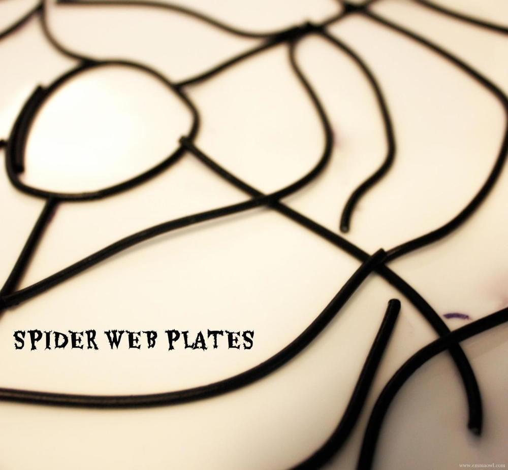 Easy Spider Web Plates | AllFreeKidsCrafts.com