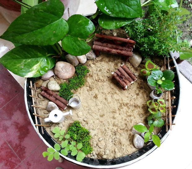 Cute and Easy Miniature Garden | DIYIdeaCenter.com