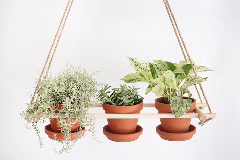 Rustic Hanging Planter | DIYIdeaCenter.com