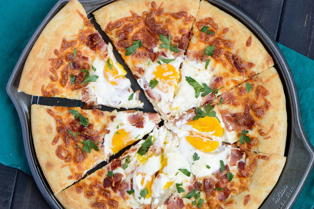 Best Bacon Egg Breakfast Pizza | RecipeLion.com