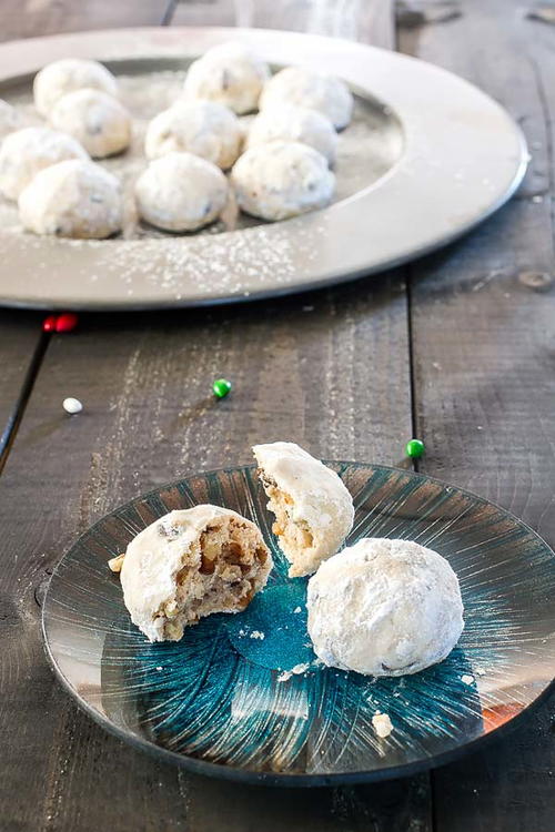 Nutty Snowballs | RecipeLion.com
