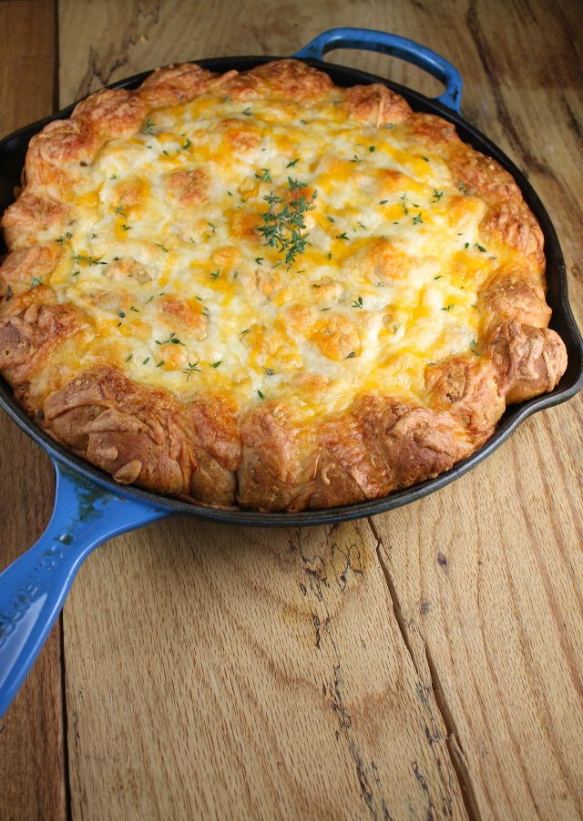 Cheesy Breakfast Pull Aparts | RecipeLion.com