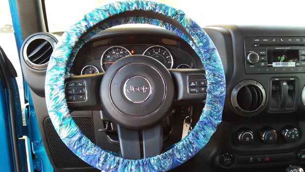 DIY Steering Wheel Cover | DIYIdeaCenter.com