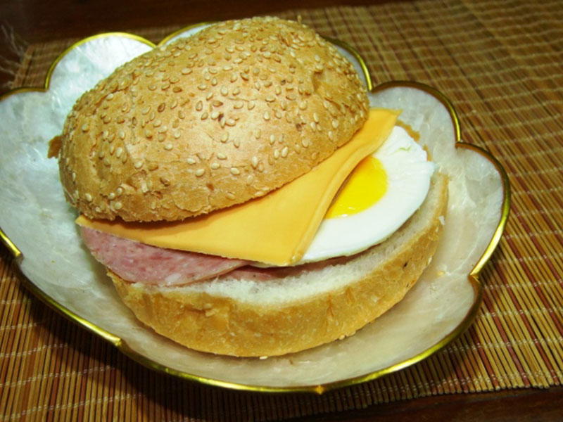 1 Minute Egg Burger | RecipeLion.com