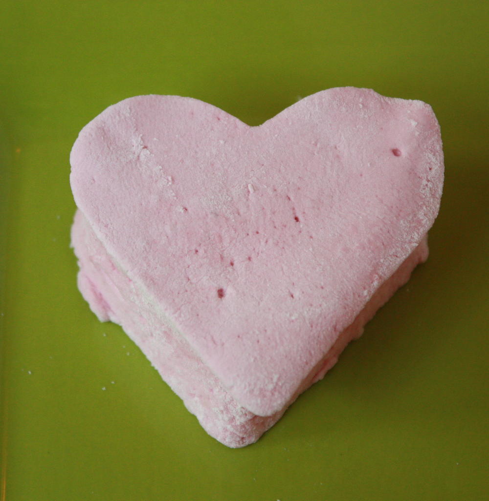 Raspberry Marshmallows | RecipeLion.com