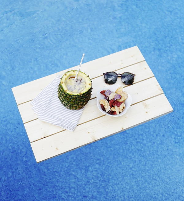 Floating Pool Tray DIY | DIYIdeaCenter.com