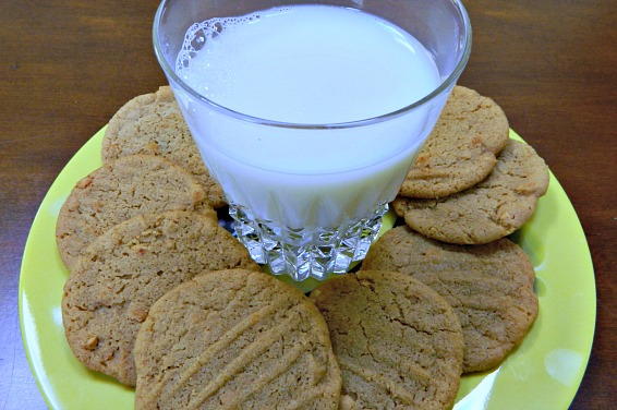 Large Flourless Peanut Butter Cookies | FaveGlutenFreeRecipes.com