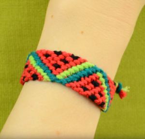 Broken Ladder Friendship Bracelet Pattern | AllFreeJewelryMaking.com