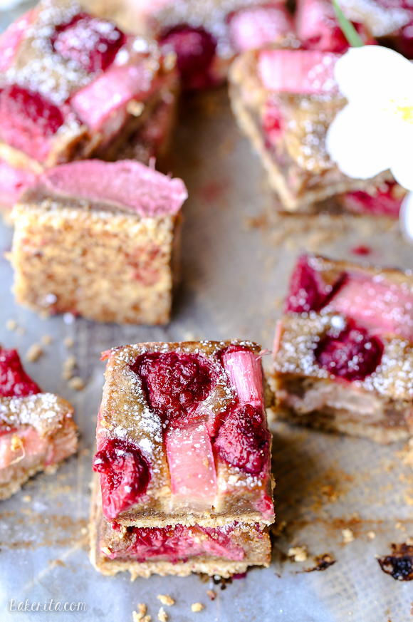 Raspberry Rhubarb Almond Bars | RecipeLion.com