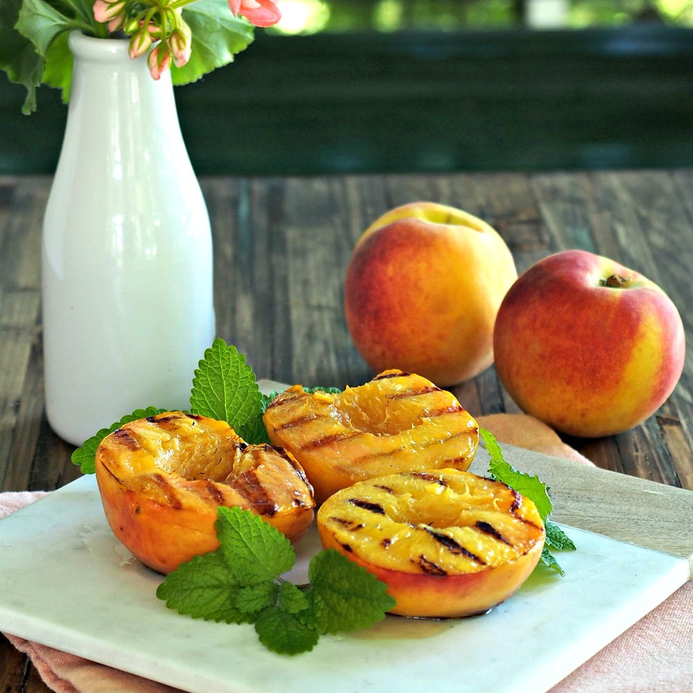 Simple Grilled Peaches | DIYIdeaCenter.com