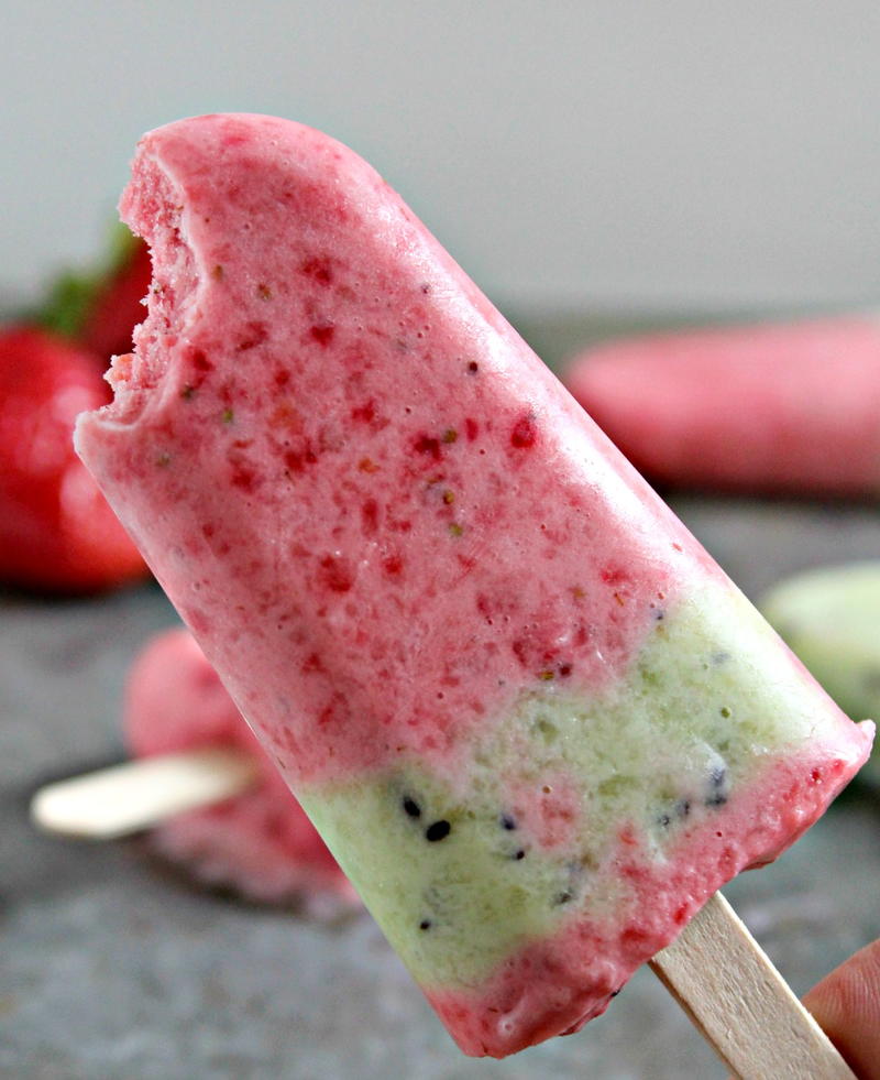 Strawberry Kiwi Popsicles | RecipeLion.com