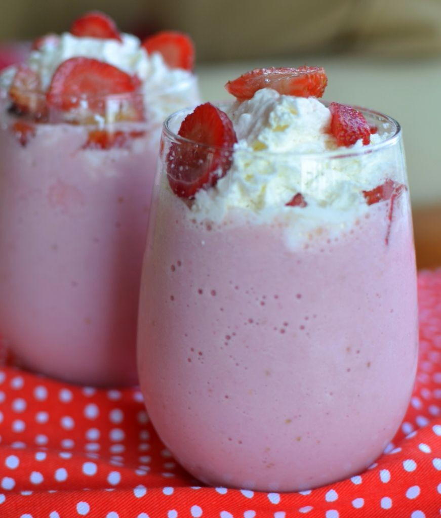Strawberry Shakes for Two | RecipeLion.com