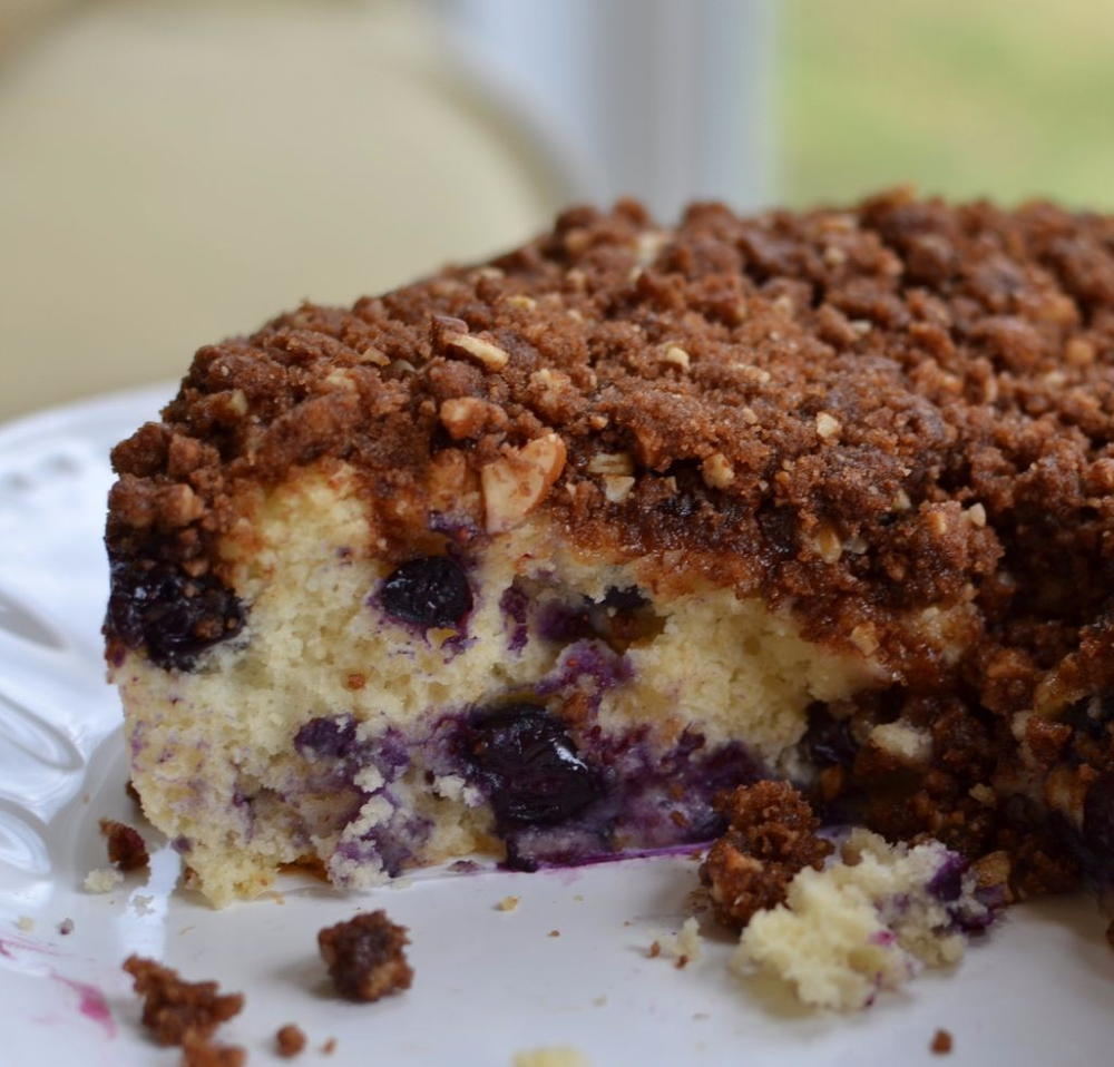 Blueberry Crumb Cake | RecipeLion.com