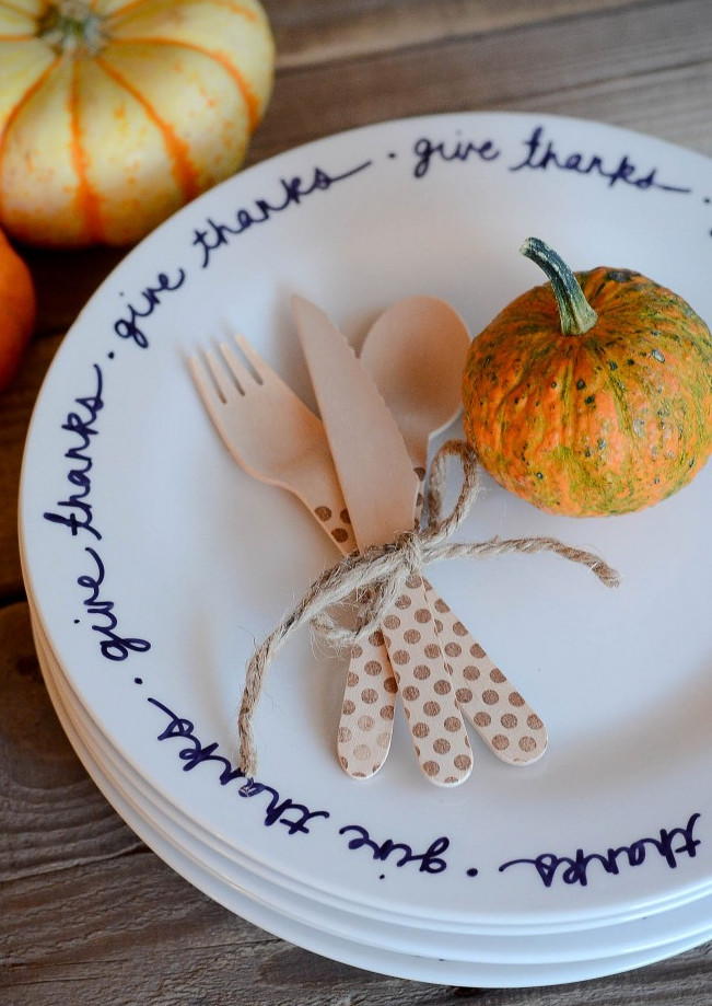 Lovely Thanksgiving DIY Plates | FaveCrafts.com