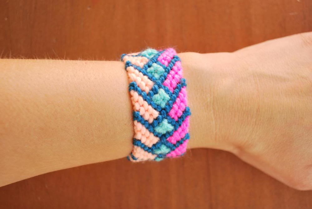 Broken Ladder Friendship Bracelet Pattern | AllFreeJewelryMaking.com