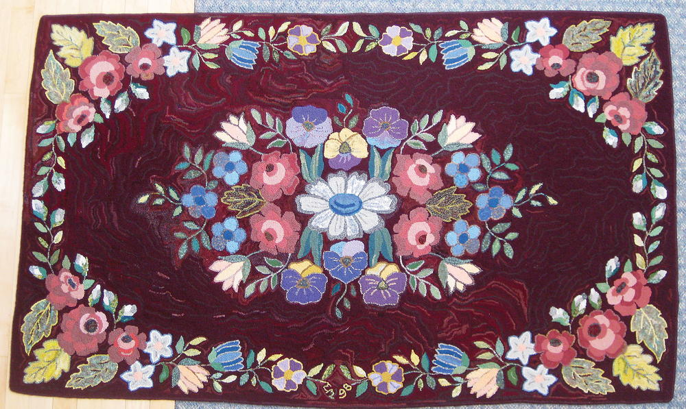 Hooking Large Rugs | rughookingmagazine.com