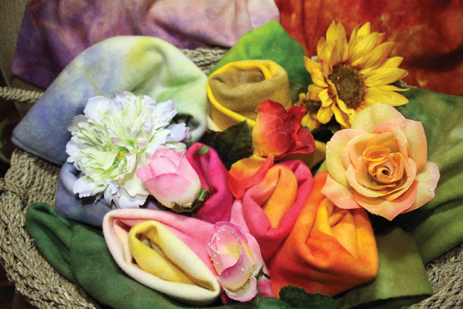 Flowers in a Strip--Revisited | rughookingmagazine.com