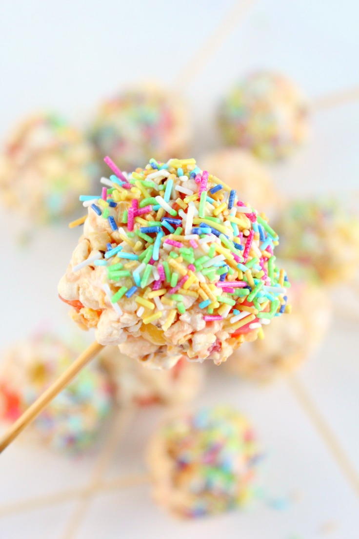 Sweet Sour and Salty Popcorn Lollipops | TheBestDessertRecipes.com