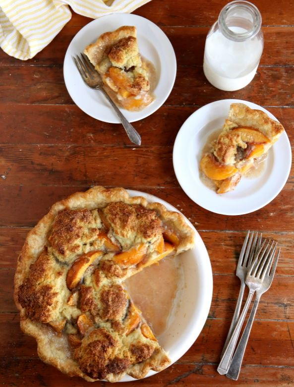 Peach Cobbler Pie | FaveSouthernRecipes.com