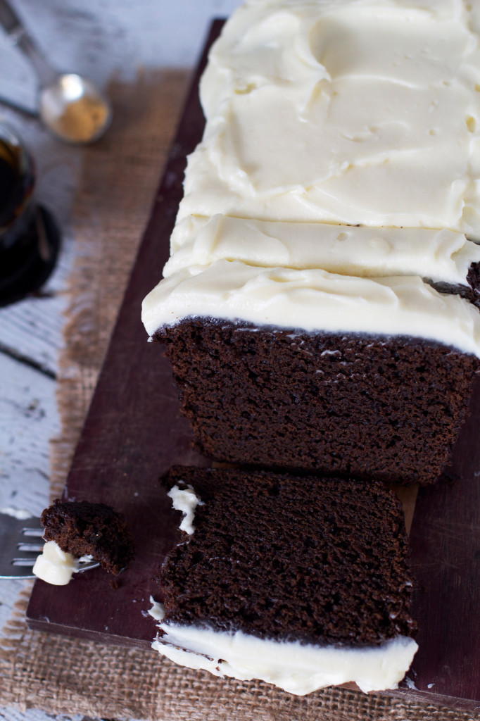 Sticky Gingerbread Cake | RecipeLion.com