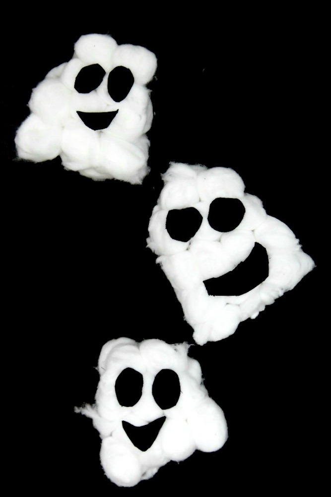 Fluffy Halloween Ghosts | AllFreeKidsCrafts.com